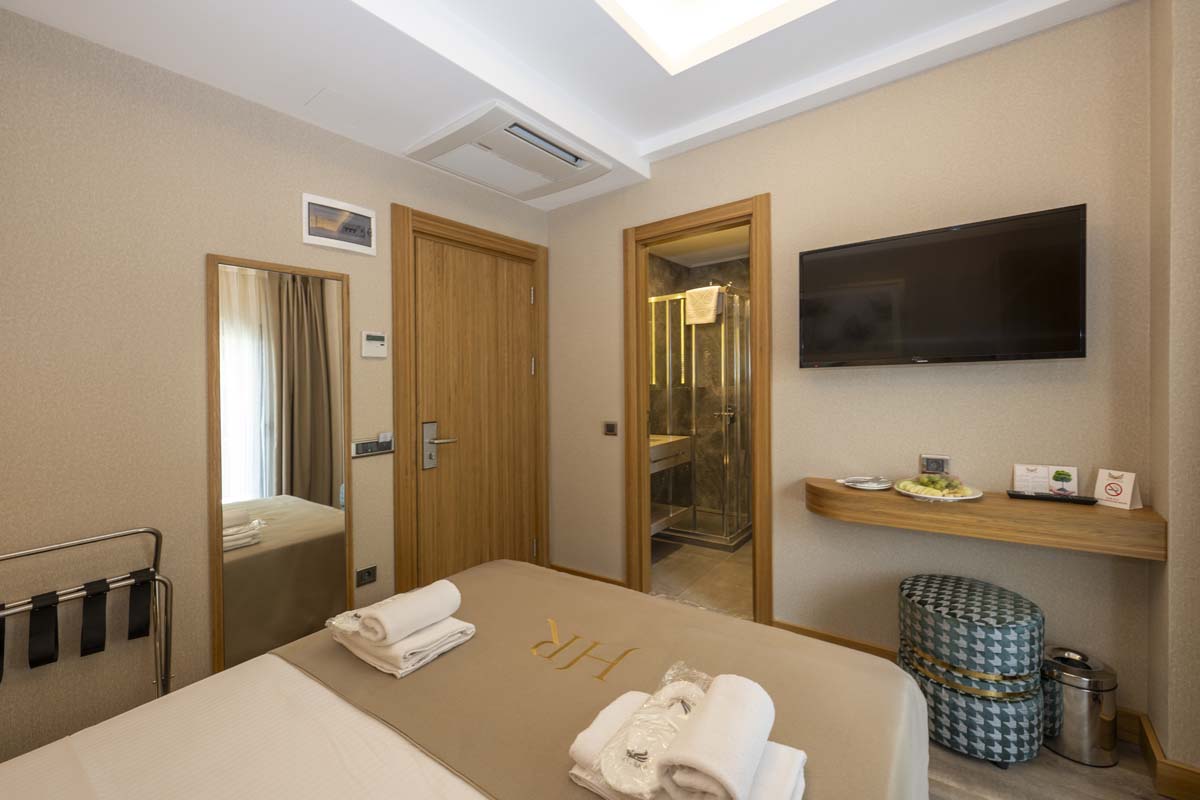 STANDARD DOUBLE ROOM